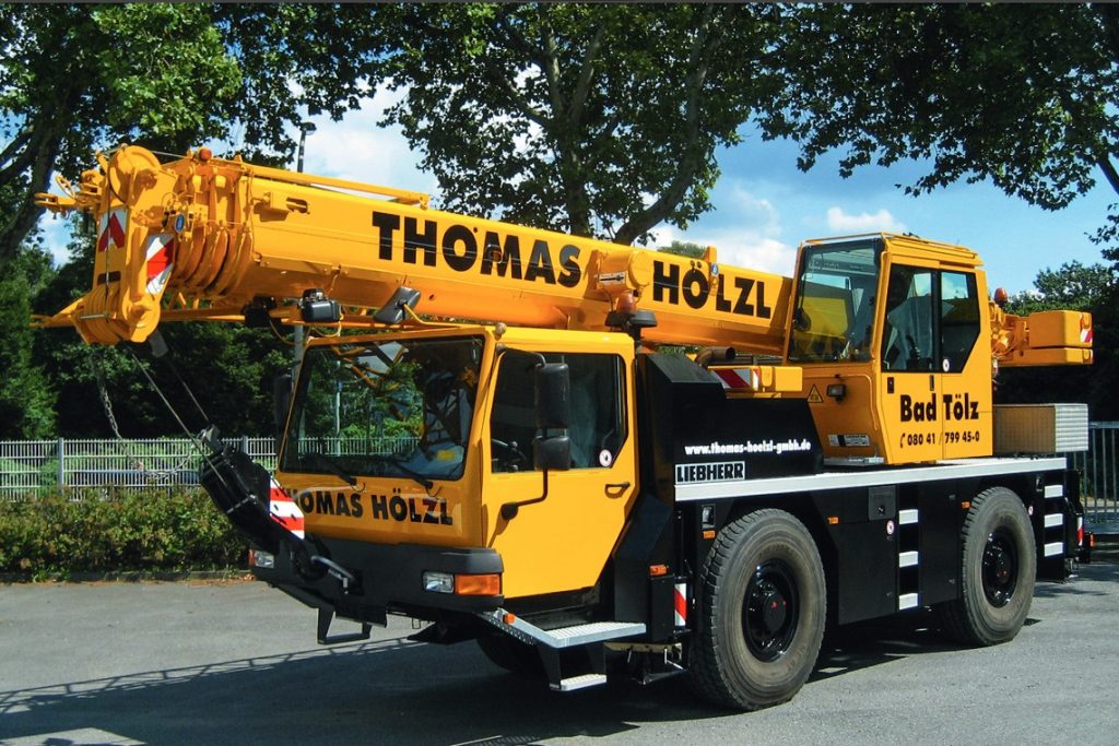 teleskop_mobilkran_30t-1140-760-c-90 - HÖLZL KRAN GmbH
