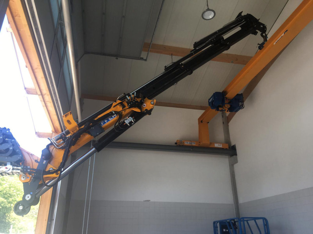 Effer Montagekran im Einsatz - HÖLZL KRAN GmbH